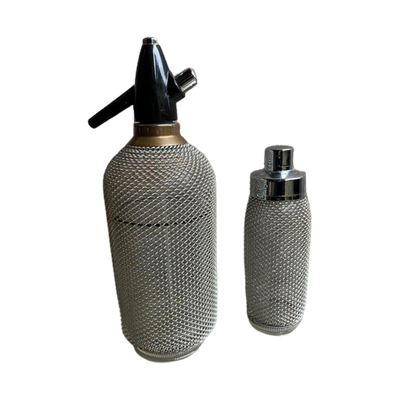 Seltzer Spuitfles En Cocktail Shaker , Mid Century | Vaas | Mid-Century | Reliving